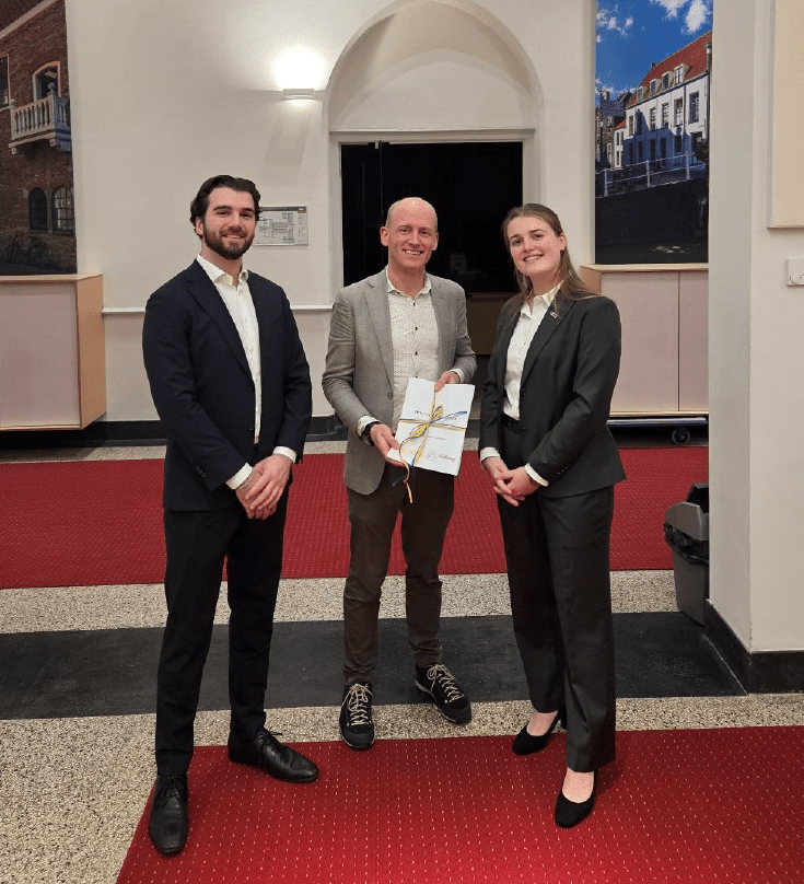 Students hand over letters to DUWO about roommate selection policy - Delta